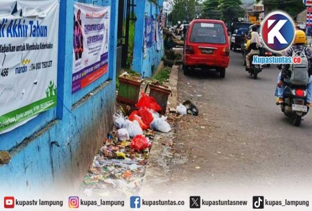 Kupas Tuntas - Warga Keluhkan Sampah Menumpuk di Jalan Imam Bonjol, Bandar Lampung